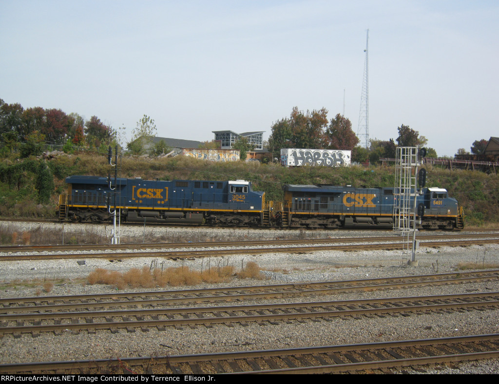 CSX ES40DC 5491 & CSX ES44AC 3045 Pic 2